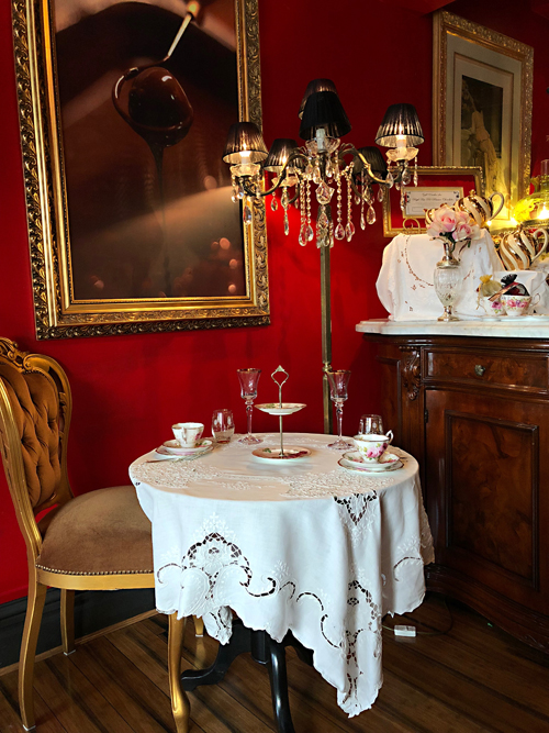 Kriss Poison: Gothic Tea Party!