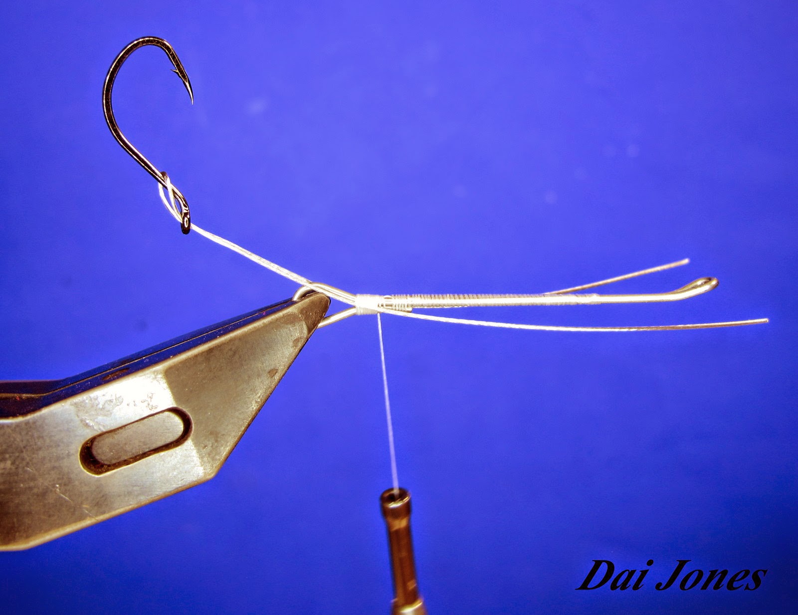 Flies step by step: Sewin ( sea trout) Night Intruder step by step.