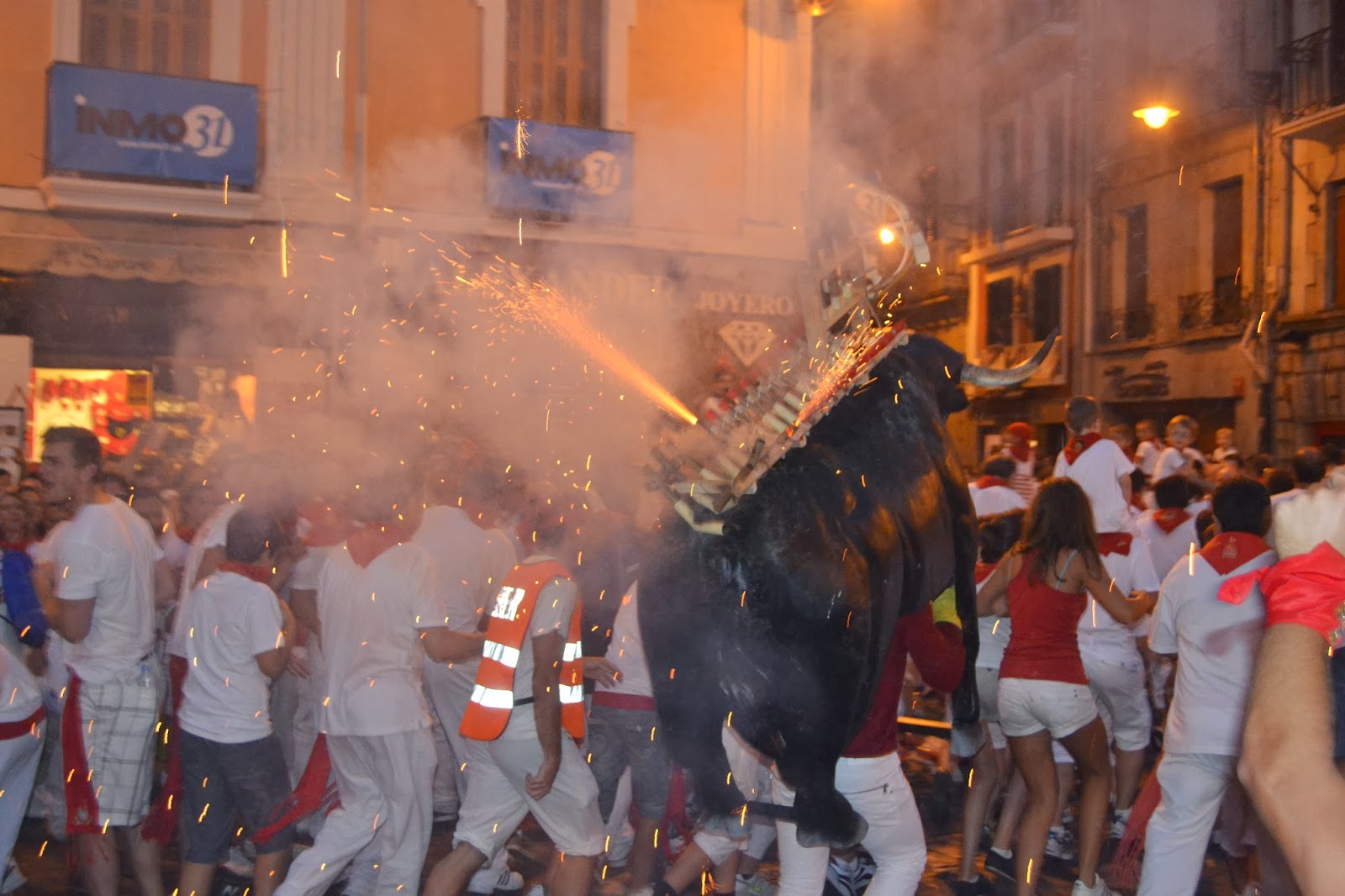 Notiferias en Venezuela y el Mundo: EL TORO DE FUEGO