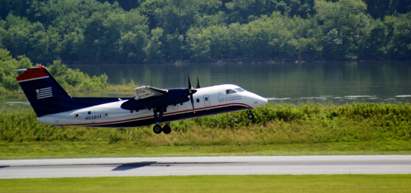 fly HIA Blog: The Aircraft of MDT: Bombardier Dash 8