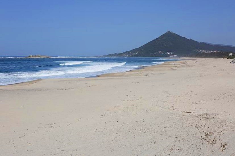 Viajar de Mochila às Costas: Praia do Moledo... com um belo areal e uma ...