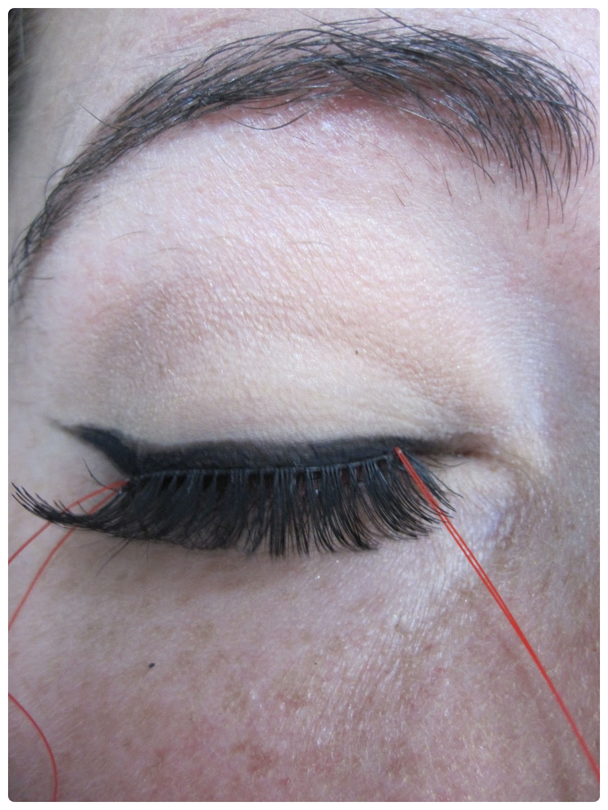 Gemstone Beauty: Review: Kiss Lashes with Applicator Strings