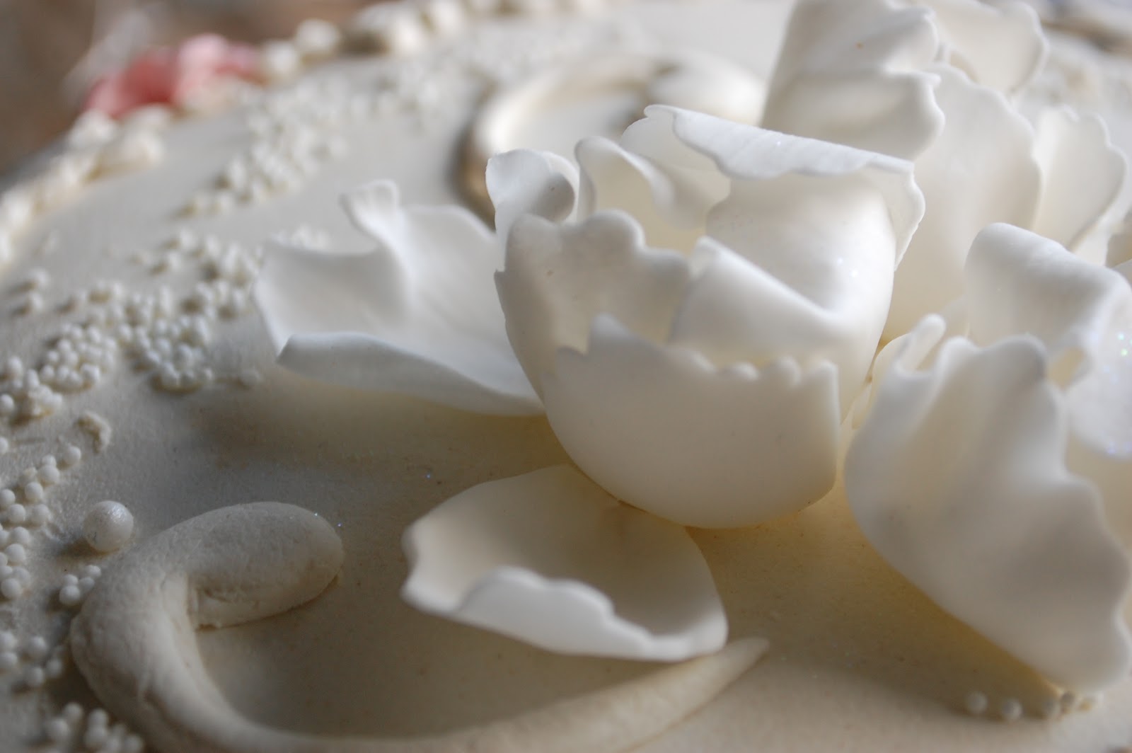 Det Lille Bakeriet: Roses are red, violets are blue, marzipan is white ...