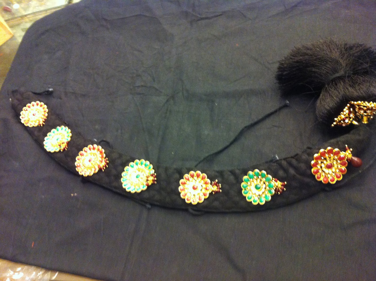 SHRINGAR COSTUMES: HAIR STYLE FOR DANCE/FLOWER JADAI/JADAI/JADAI FOR ...