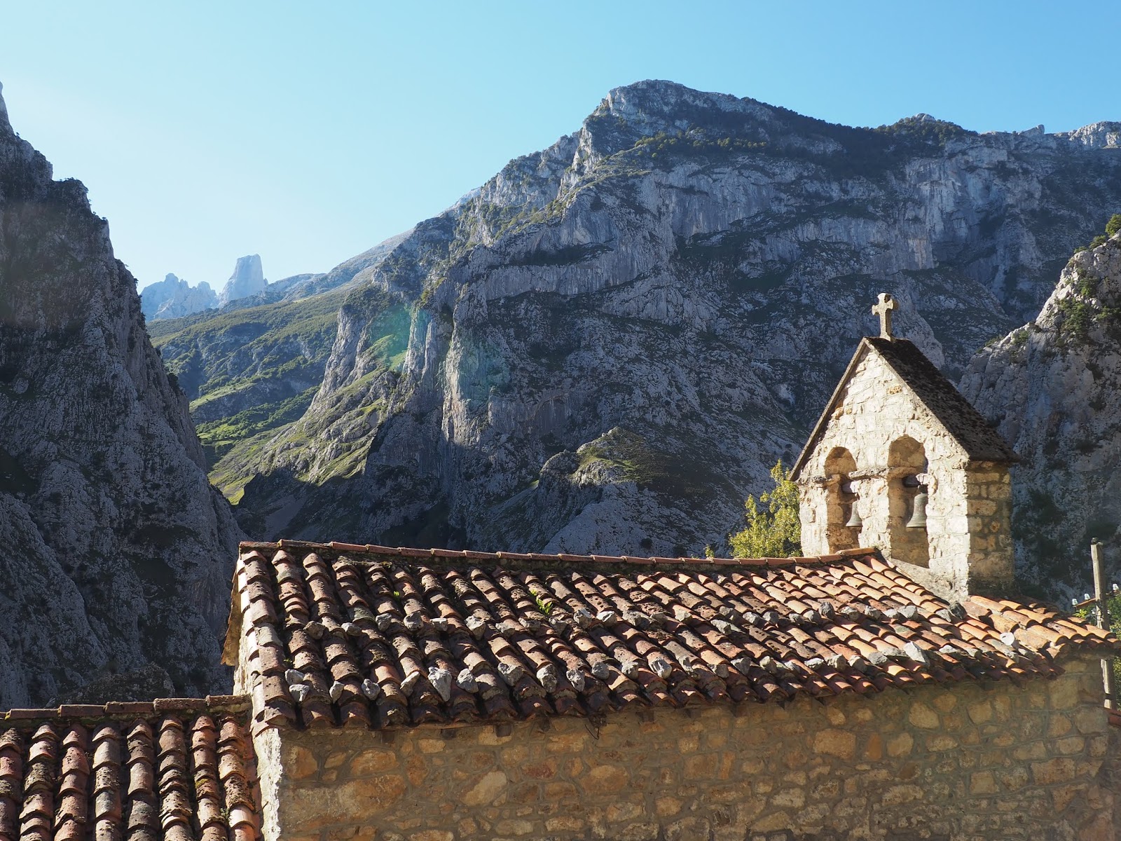 EL MOCHUELO CURIOSO: Ruta SUBIDA A BULNES - PICOS DE EUROPA.