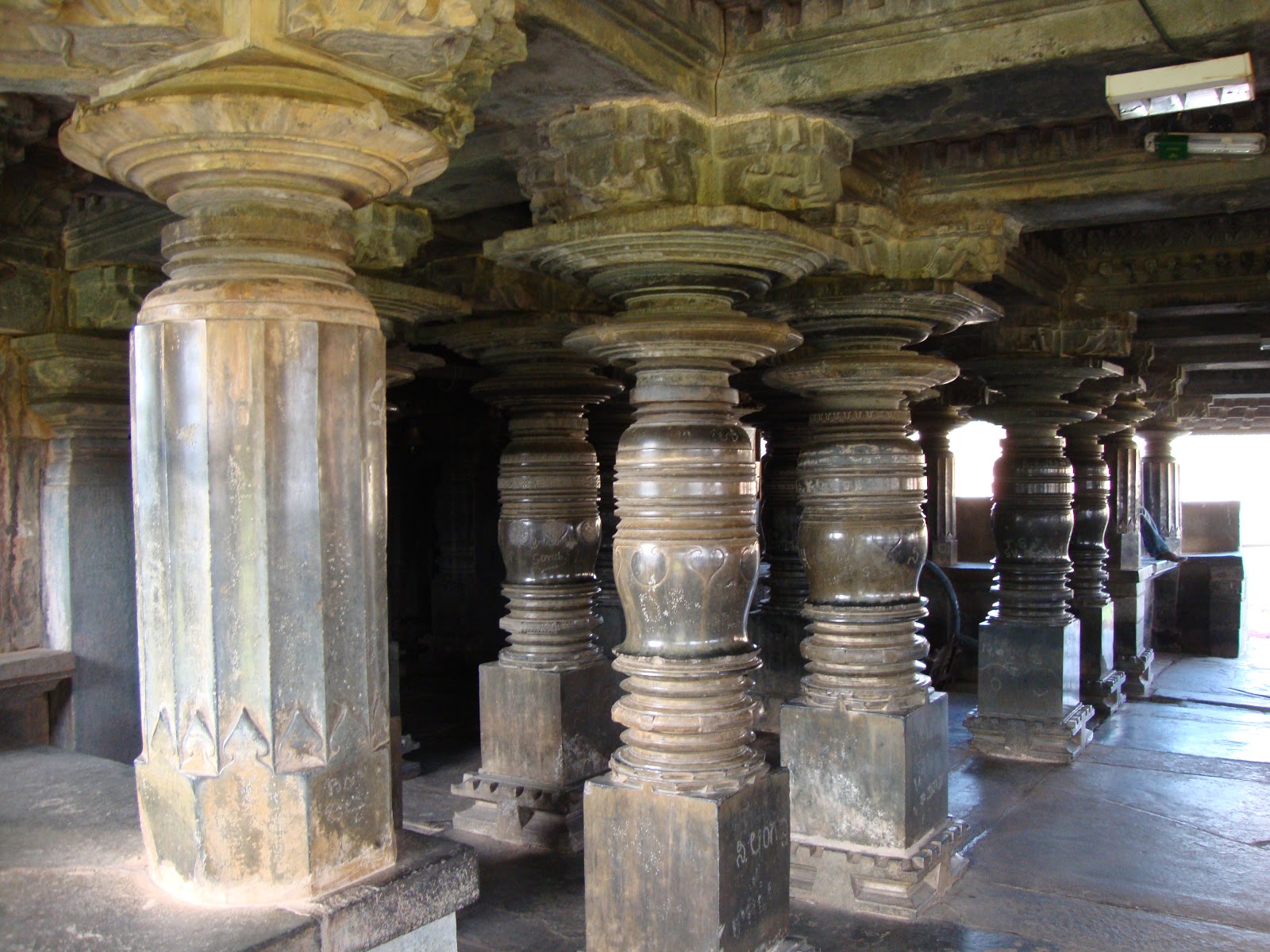 Temples of Hoysalas : Balligavi:Kedareshvara temple
