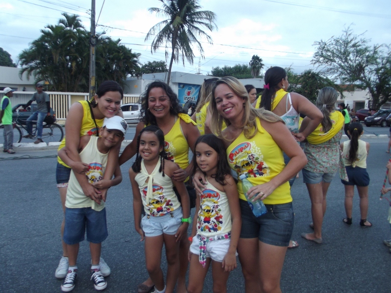 Ciências e Educação. : O Piu Piu Amarelinho puxou milhares de foliões