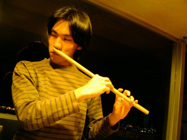 noseflute.org: Show, a Japanese nose flutist