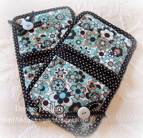 Dorcas Designs: Pot Pinchers