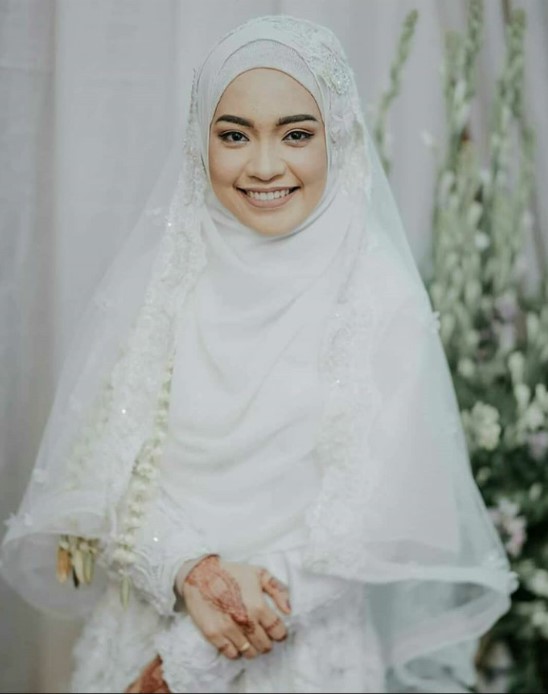 √ 31 Model Hijab Pengantin Syar’i yang Modern Masa Kini Paling Cantik ...