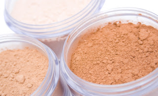 Reasons to Use Powder Makeup | How To Apply Eyeliner