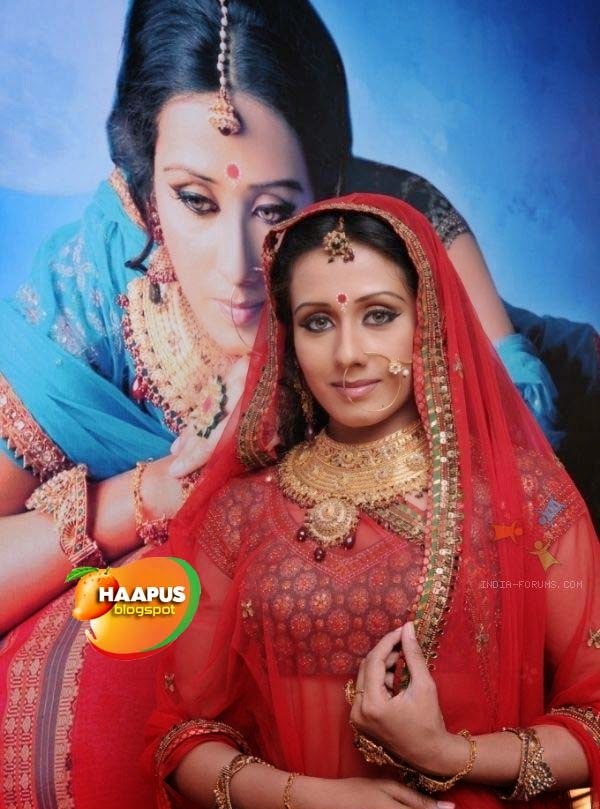 Tejaswini Lonari Photos in Saree | Cute Marathi actresses, bollywood ...