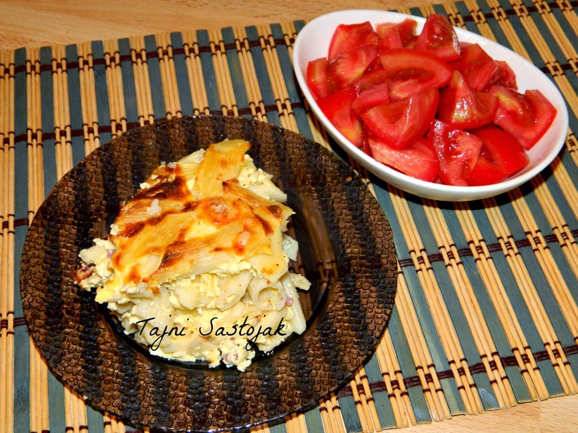 Tajni sastojak : ZAPEČENE MAKARONE SA SIROM I SUVIM MESOM