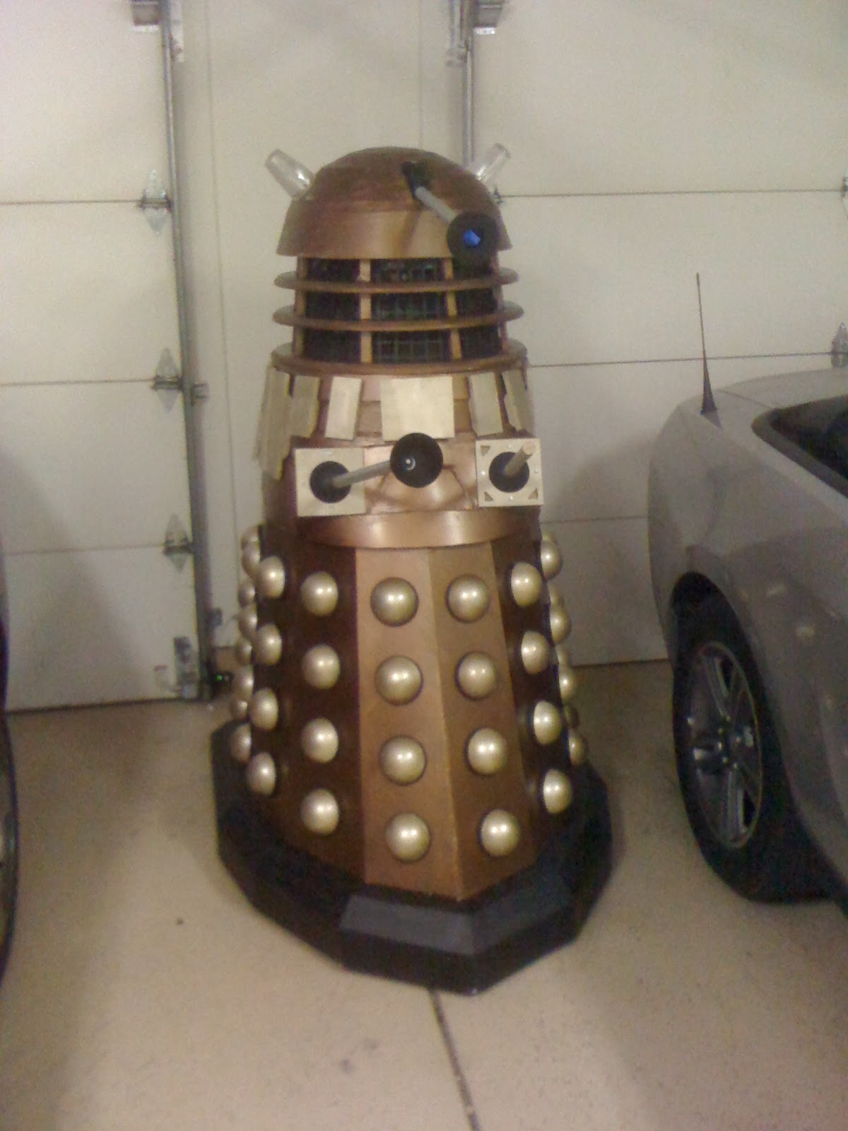 Rex and Tegan build a Dalek