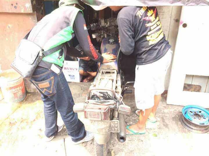 BIKIN HARU ...Sekelompok Anak Muda Membantu Bapak Ojek Online GOJEK ...