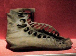AMO DEL CASTILLO: Calzado militar romano. La CALIGA