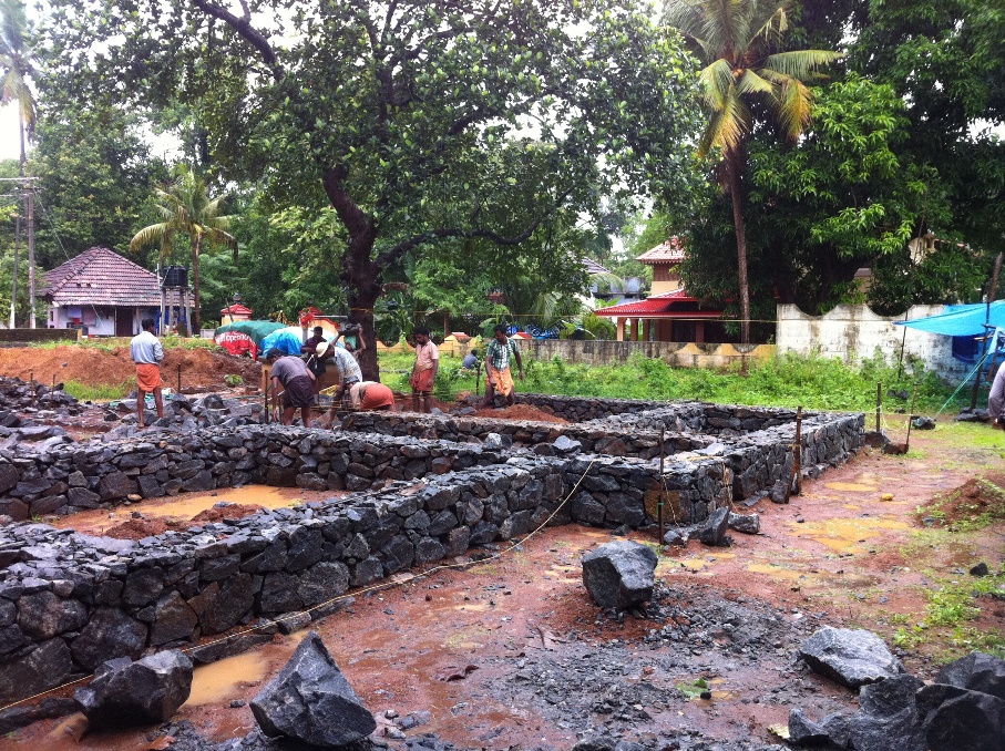 LIJOY JOHNSON VILLA @ Karuvannur: Random Rubble Masonry for Basement