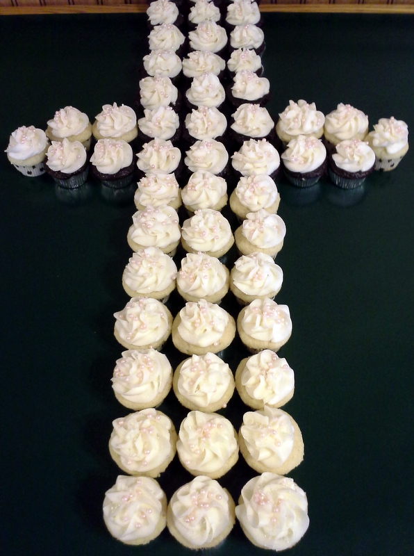 The Tiny Tyrant's Kitchen: Yellow Cupcakes (Cross Cupcake Cake)