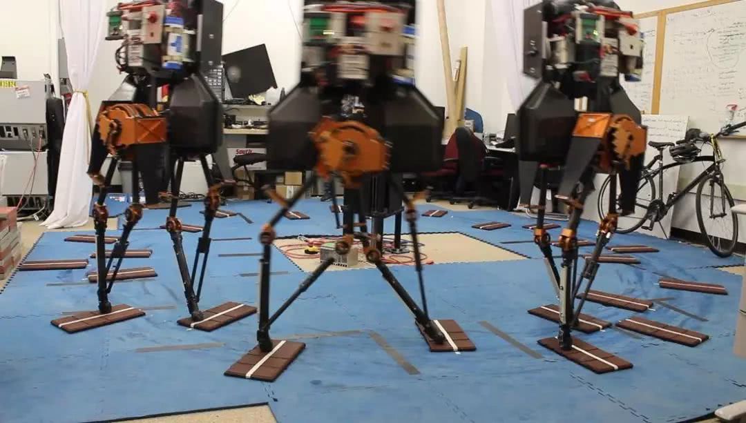 Berkeley and CMU jointly develop two-footed robots with two legs walking