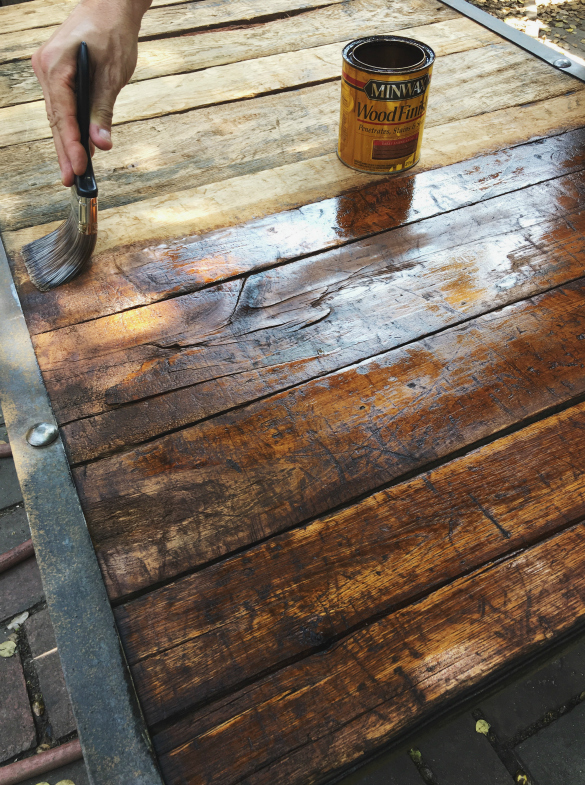 Before & After: DIY Antique Pallet Coffee Table | 17 Apart