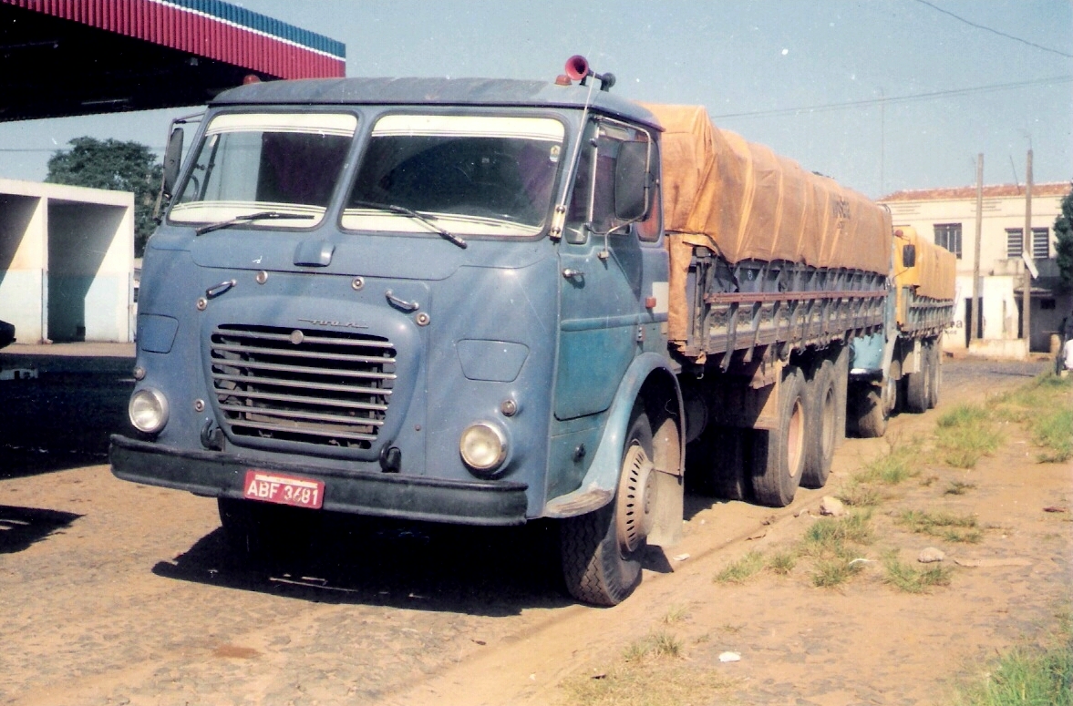 Veículos em Geral: Caminhão FNM 180