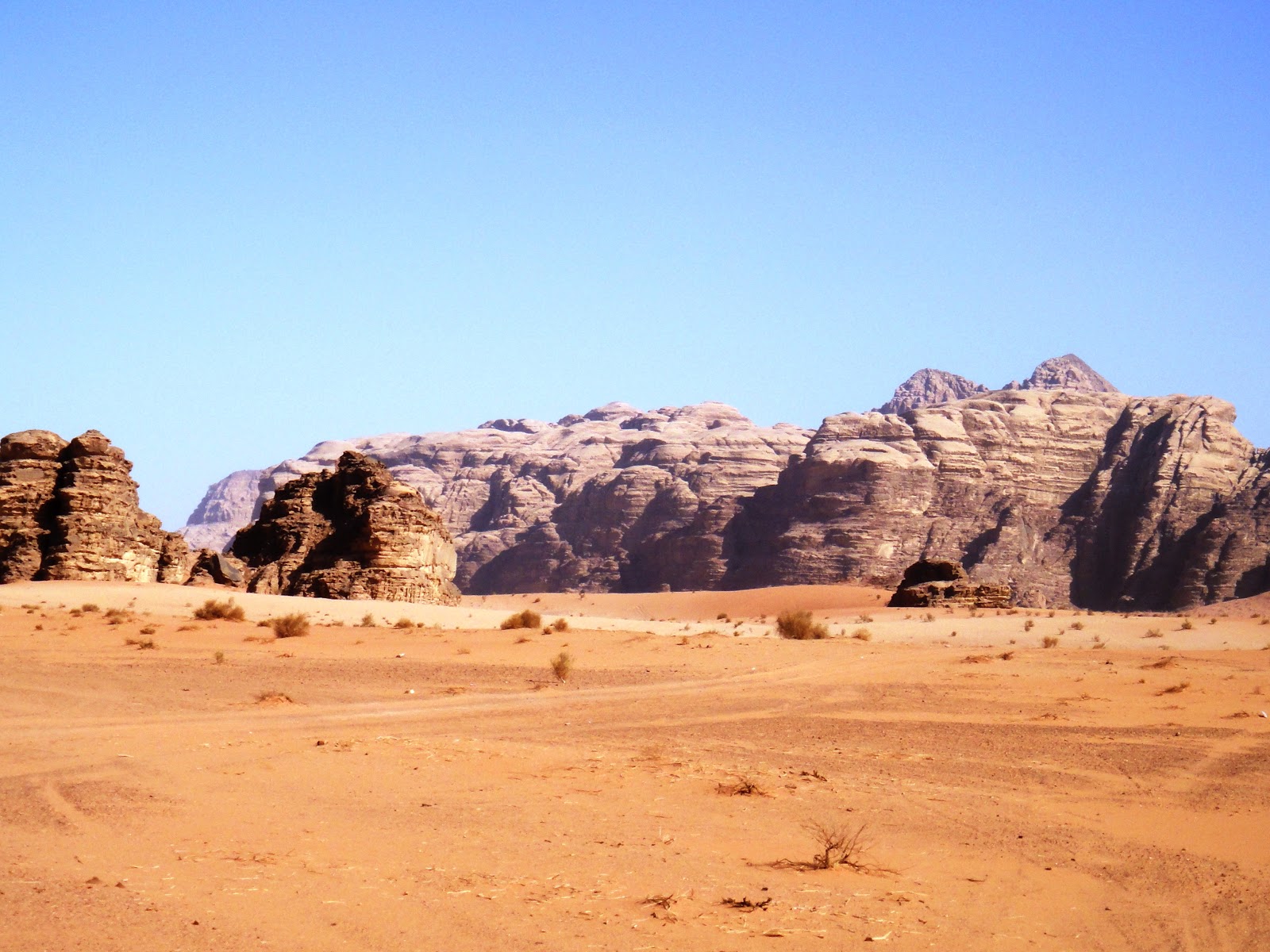 S L Song : Love to travel but hate the travelling: Wadi Rum