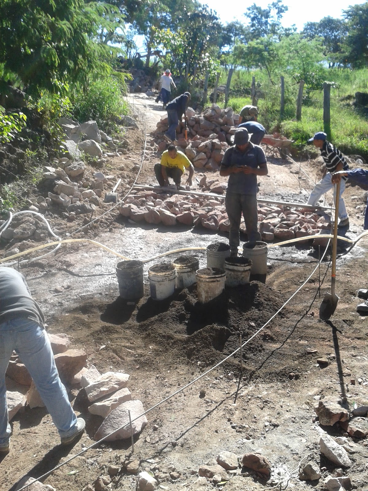 ARAUJO CONSTRUCCIONES S.A. DE C.V.: ETAPA N° 1 " Proyecto Empedrado ...