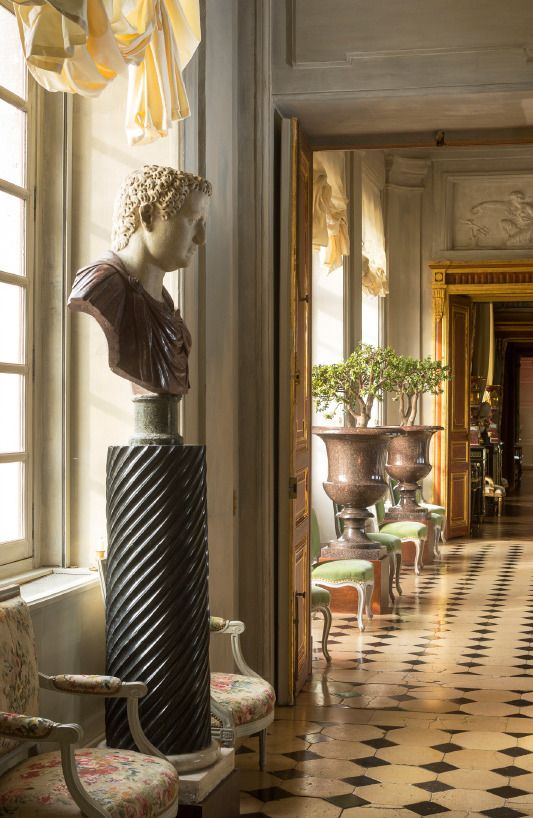 Eye For Design: Decorating With Classical Busts