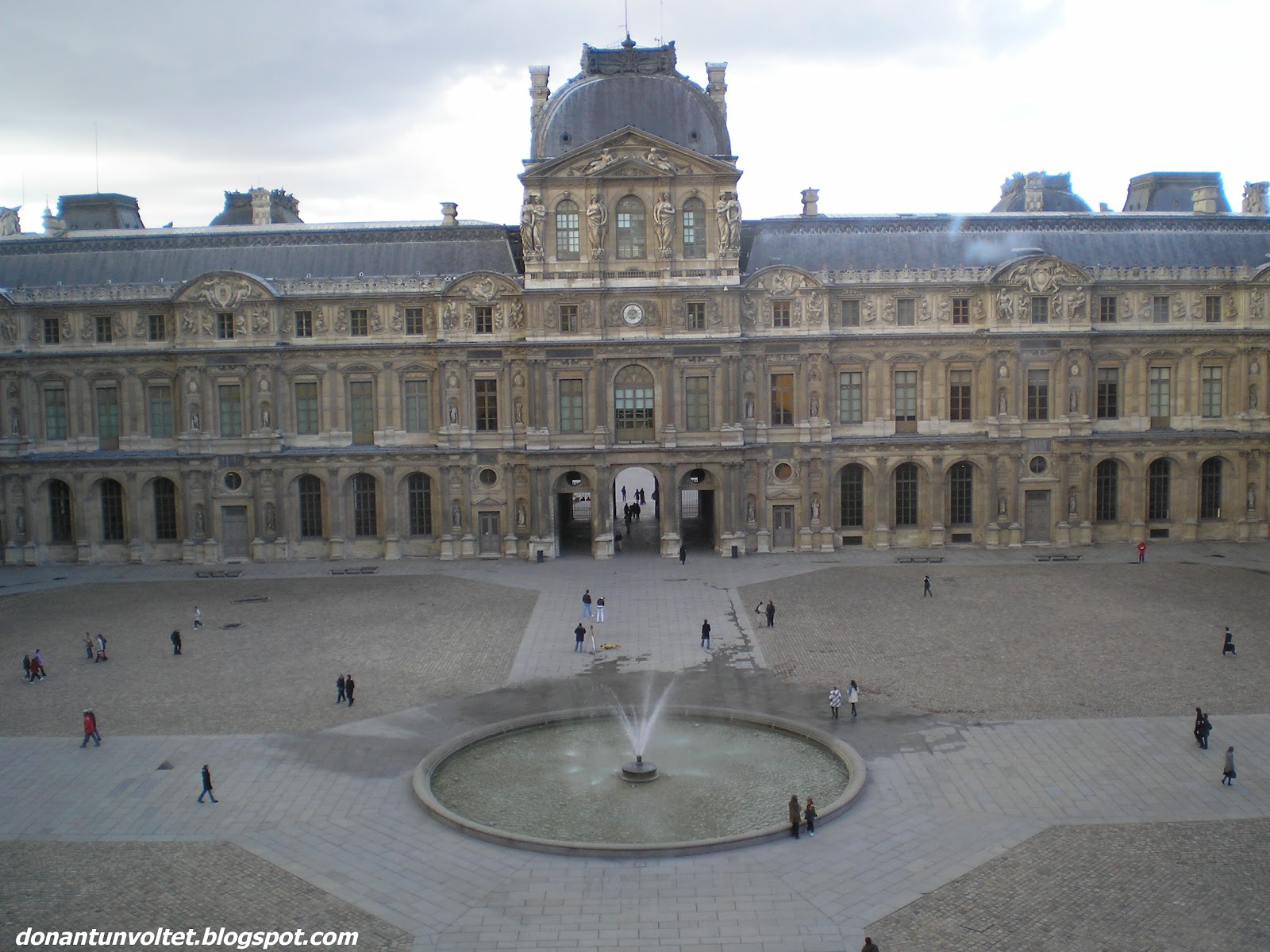 Donant un voltet: París dia 3. Del Louvre fins al Panthéon
