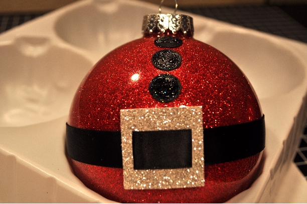 The Sassy Scrapper: Santa Glitter Ornament