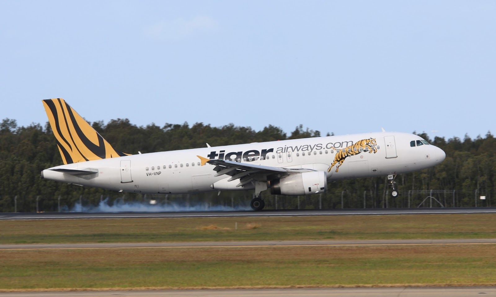 B M B Photography: Boeing's own 737 BBJ pays Brisbane a visit