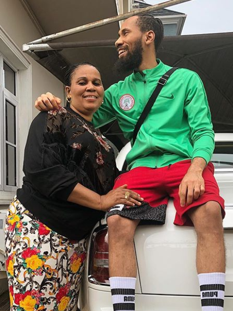 Rare Photo Of Rapper Phyno & His Mother - NAIJA ENTERTAINMENT247