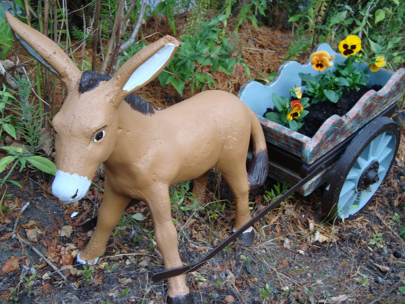 Animalia: Yard art