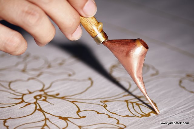 HANDMADE BATIK: PROSES MENCANTING