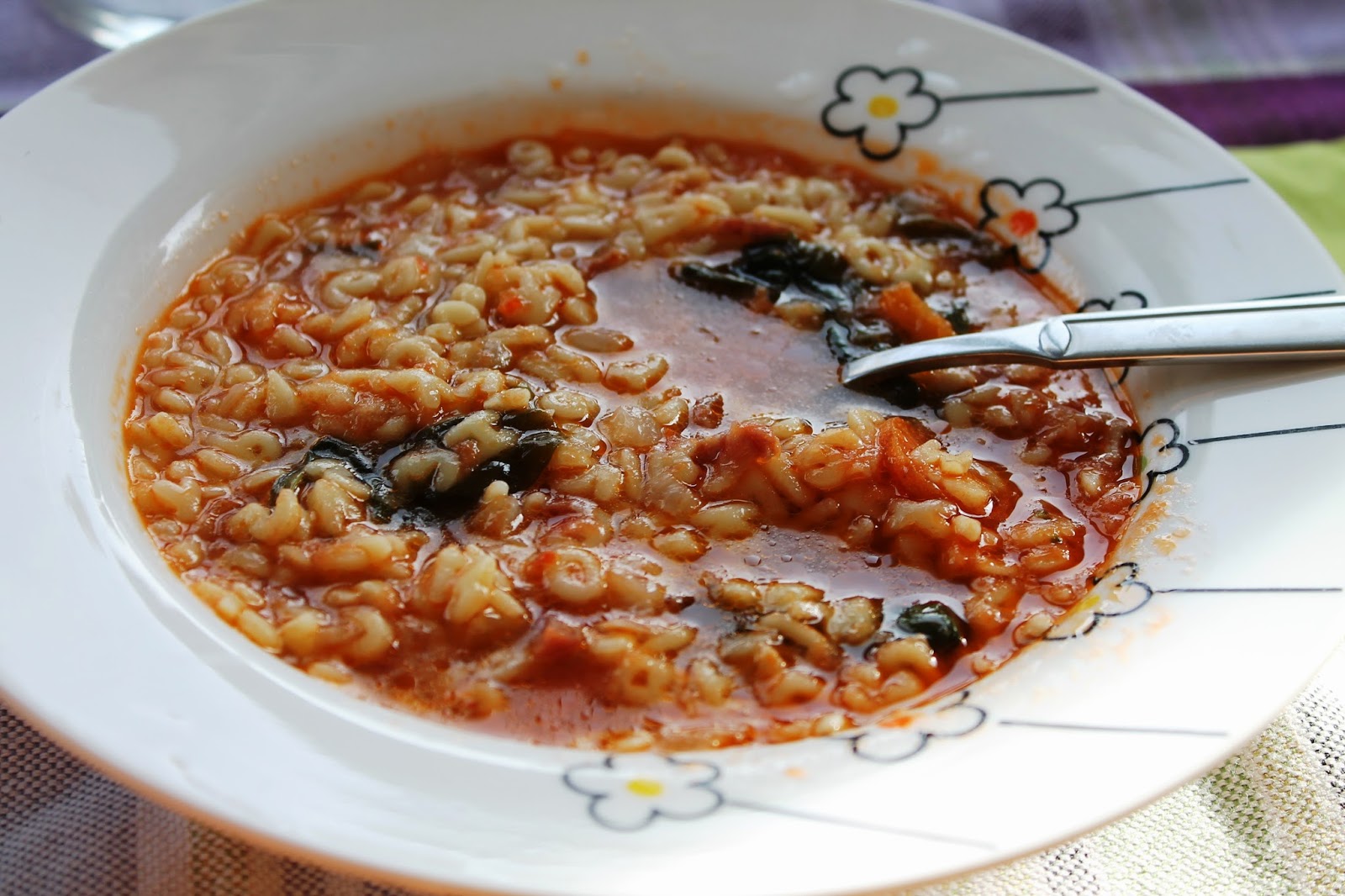 Mamá en la cocina: Sopa de fideos con zanahoria y espinacas