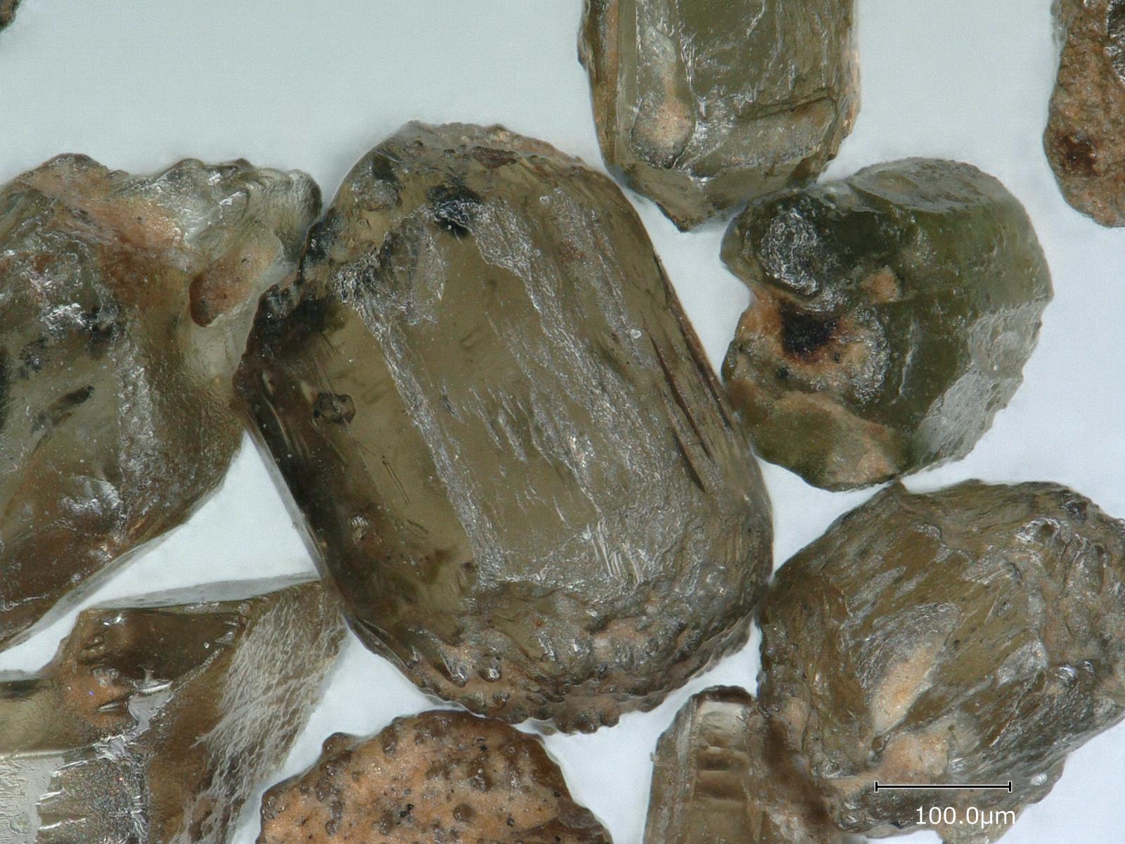 【mineral photo】brown hypersthene crystals from Fukushima, Japan