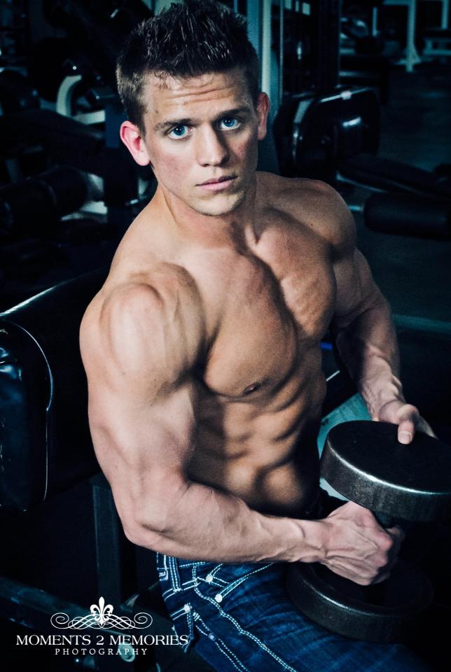 Bodybuilding Junction: Hot Model Tyler Stines