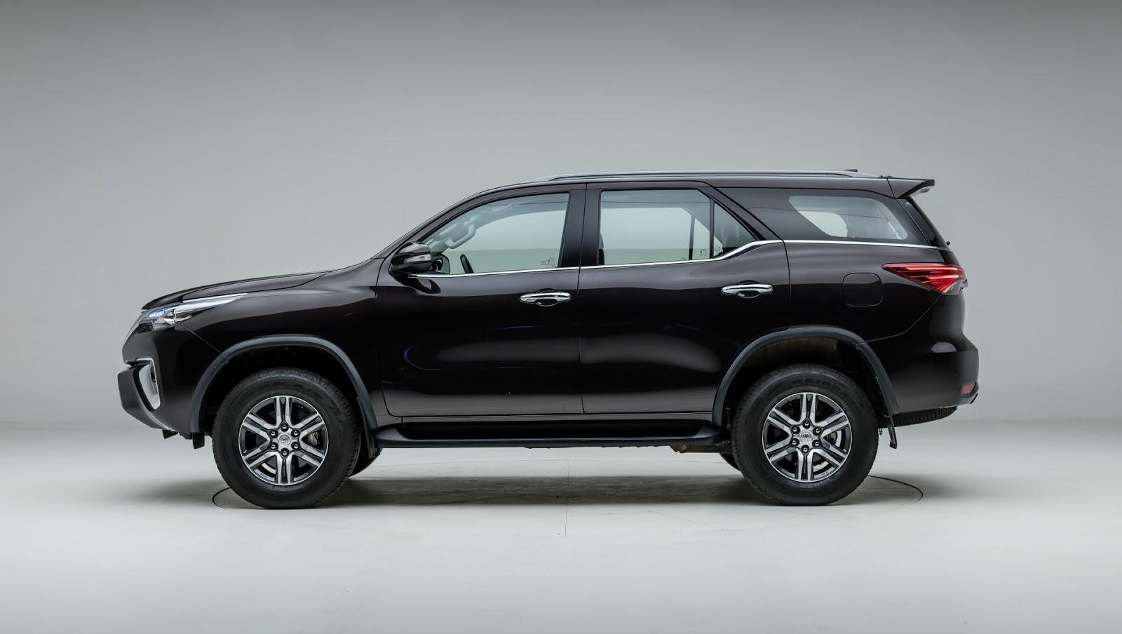 TOYOTA FORTUNER FULL HD WALLPAPERS