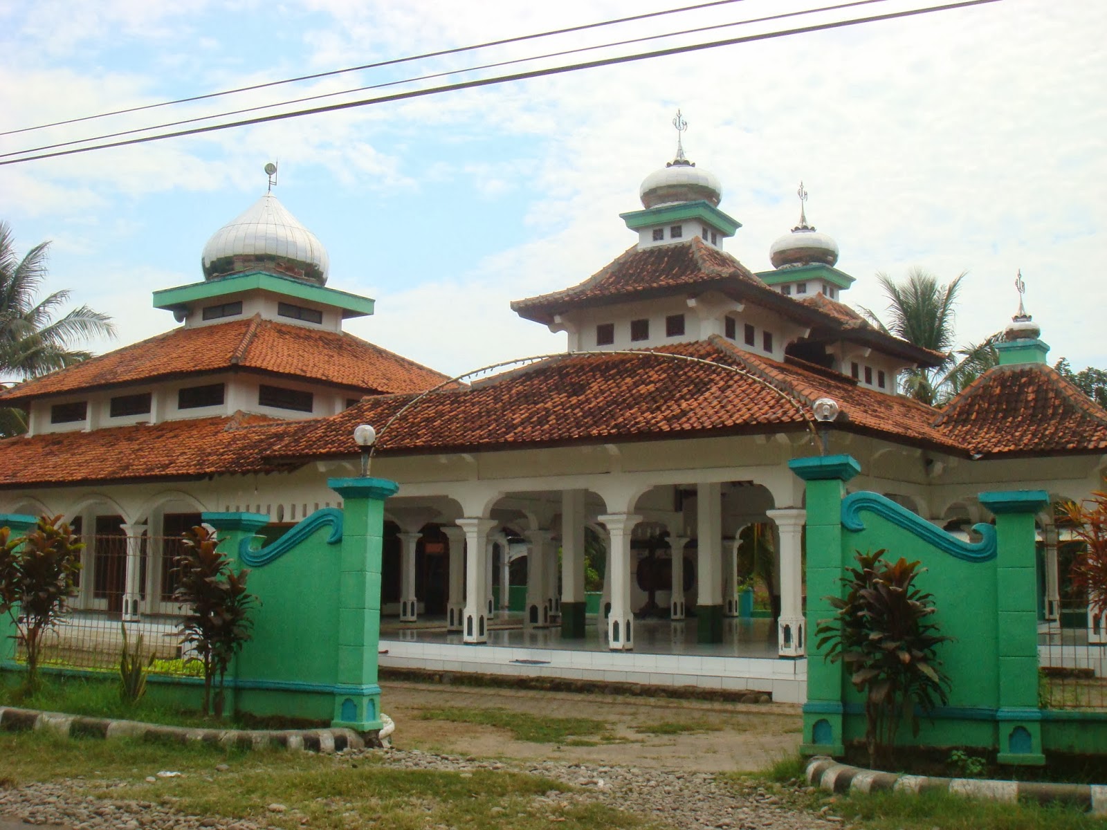 PRNU Banglarangan : gambar masjid baitussalam