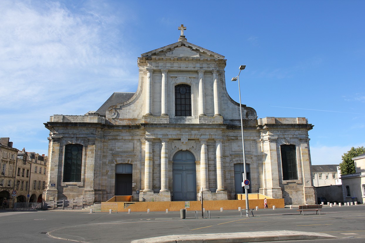 Photos d'Eglises - Mises à Jour: LA ROCHELLE (17) Cathédrale Saint Louis