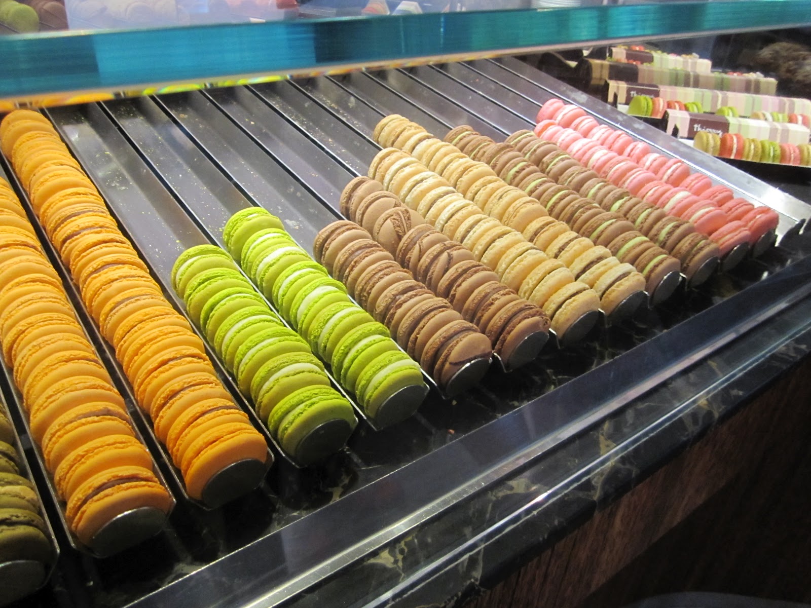 Twin Aquarius: Thierry Chocolaterie Patisserie Cafe