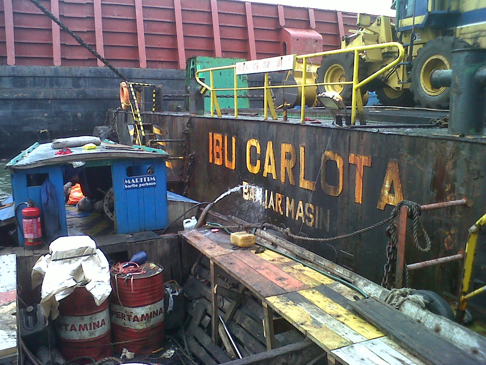 CV.Buntor Banjarmasin: Pengambilan sampah Di Kapal Floating Crane PT ...