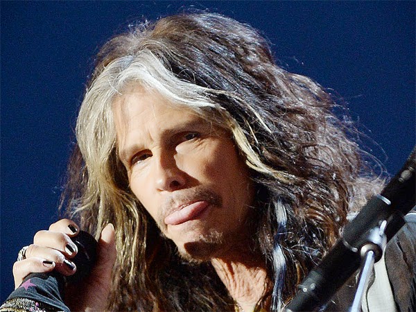 Steven Tyler caminando por el lado Country.... Xtreme Rock Radio ...