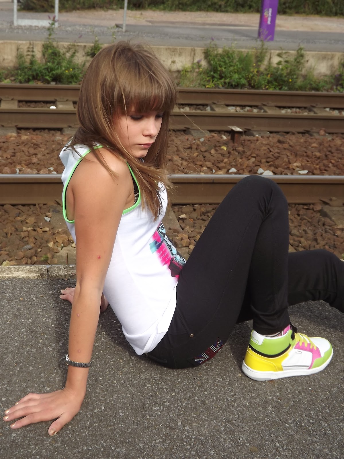 TANYA WALL officiel: août 2012