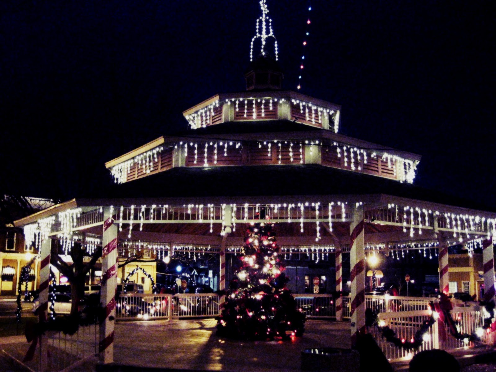 Sarah Wetzel Photography: Town Square in Bryan Ohio 2011