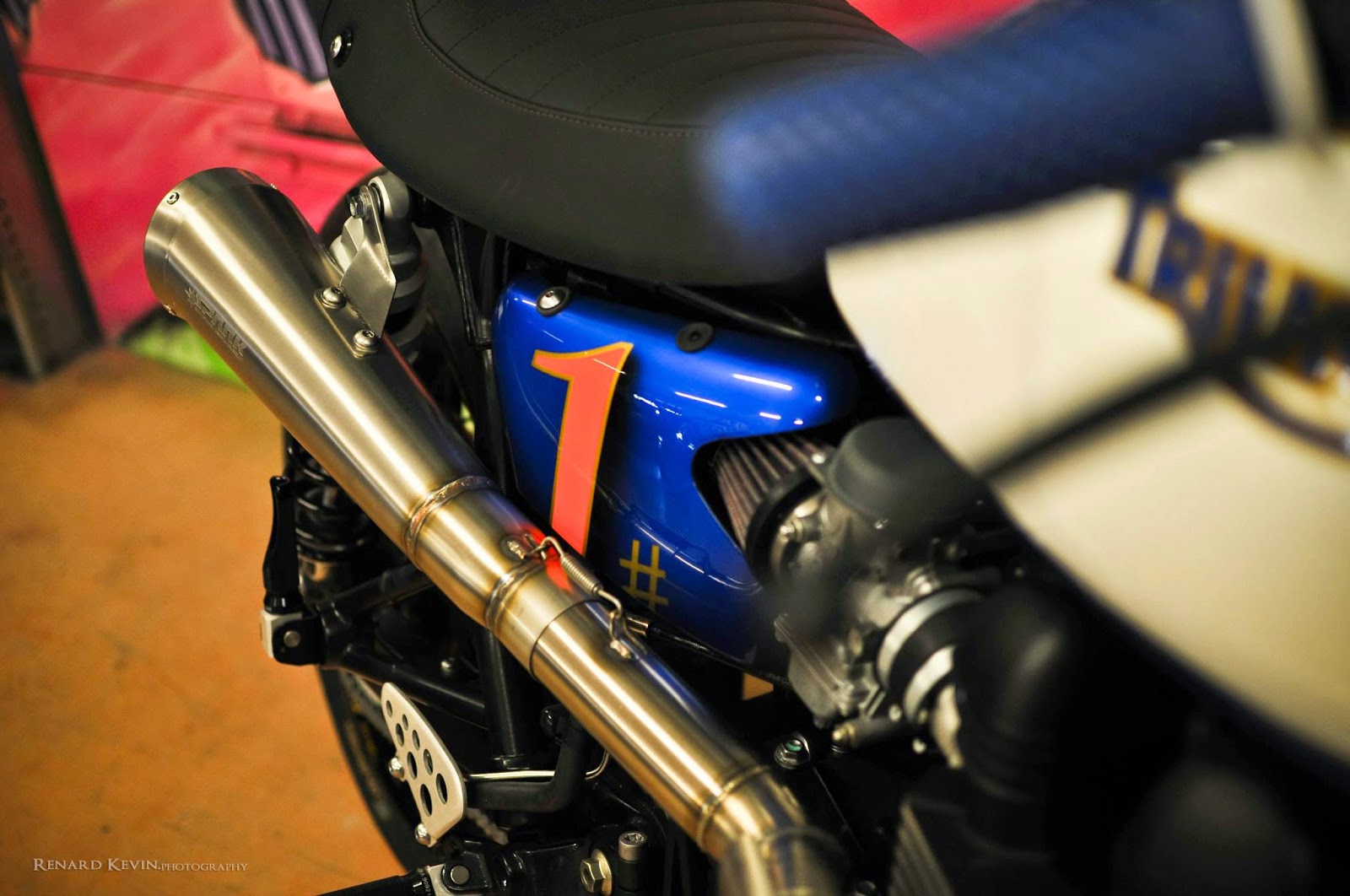 Thruxton Dirt-Track - RocketGarage - Cafe Racer Magazine