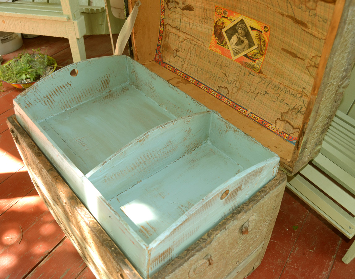 Saturdays Vintage Finds: Old Trunk Resurrected -- Furniture Redo