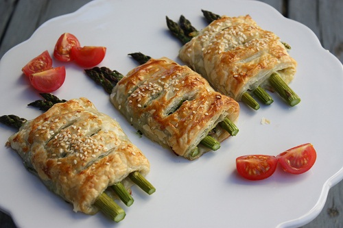 Lizasmatverden-Livet med tre store og en liten: Asparges i butterdeg