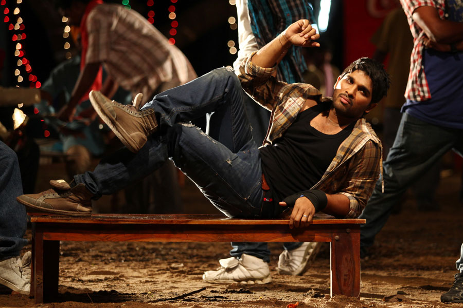 Allu Arjun's Julayi Movie latest Photos Gallery