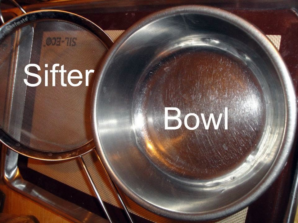 Maggie Mae'd: Tutorial Chocolate French Macarons